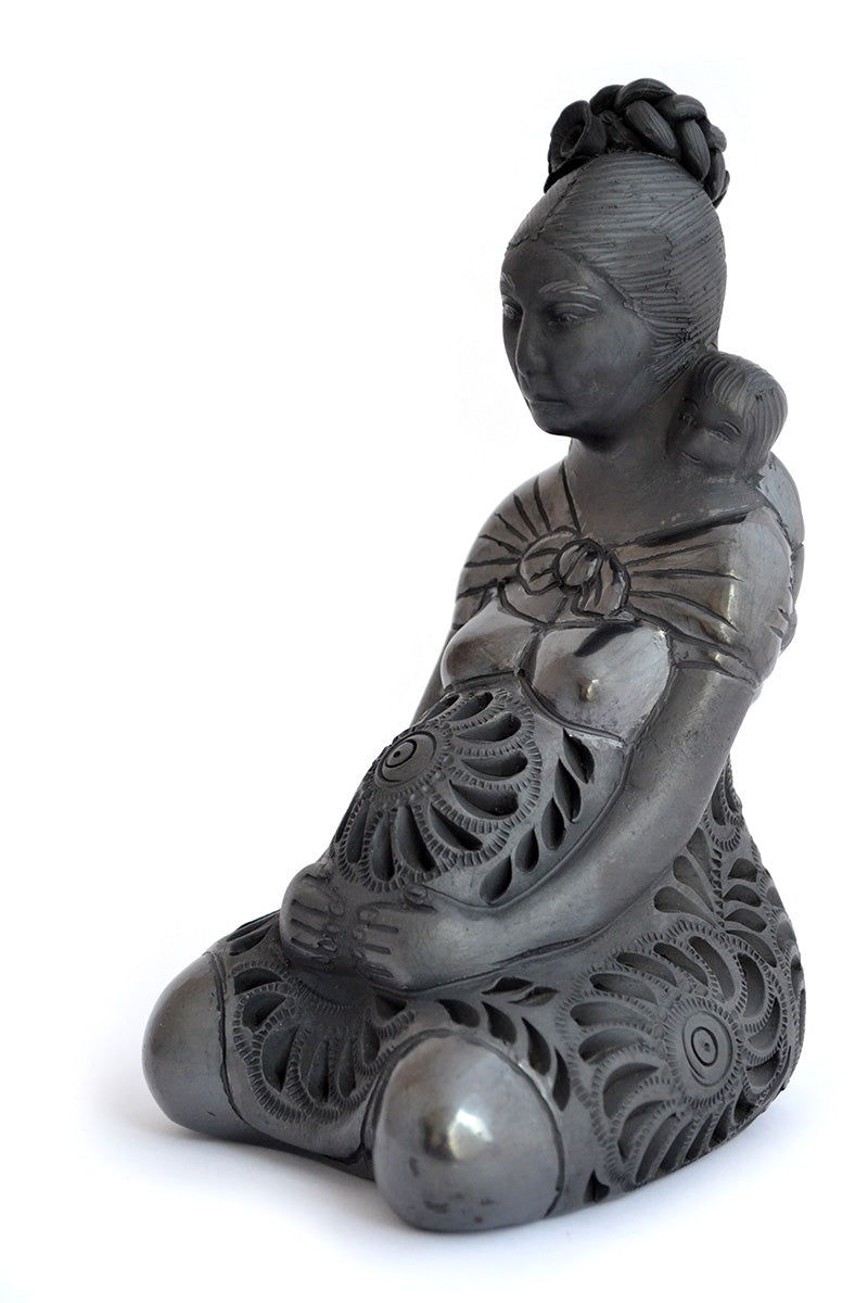 Mujer Hincada con Niño – Estilo Mexicano
